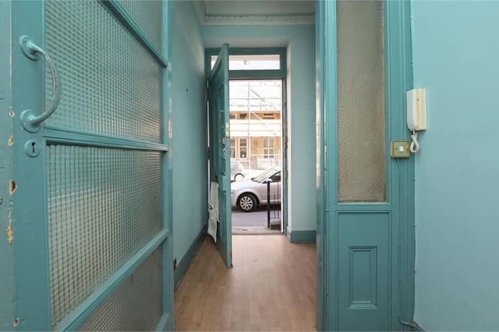 Tay Street Main Door Retreat - Edinburgh