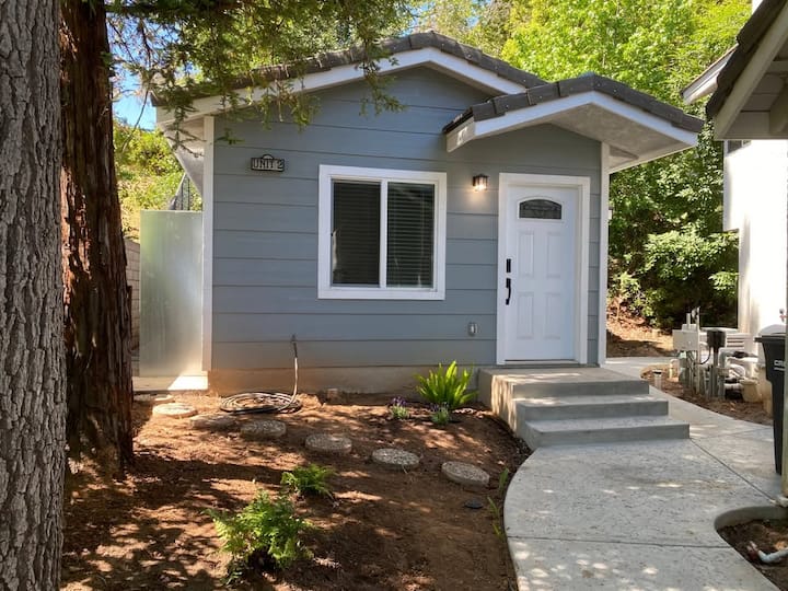 Peaceful Backyard Cottage - Loma Linda