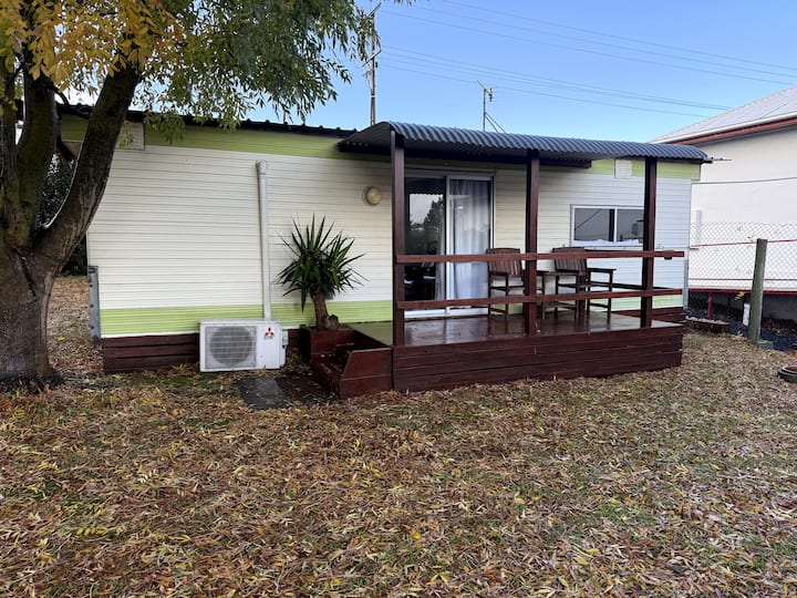 One Bedroom Cabin With Queen - Mount Gambier