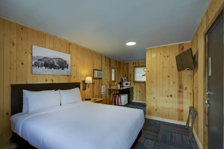 Hill City Lantern Inn-queen Bed - Hill City, SD