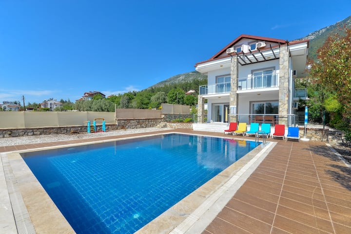 ÖLüdeniz'de Kalabalık Gruplar Için Havuzlu Villa - Çalış Beach
