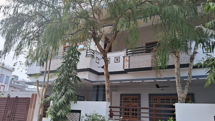 Aditya Homestay - Ayodhya