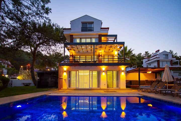 ÖLüdeniz'de Jakuzili Kapalı Havuzlu Lüks Villa - Fethiye