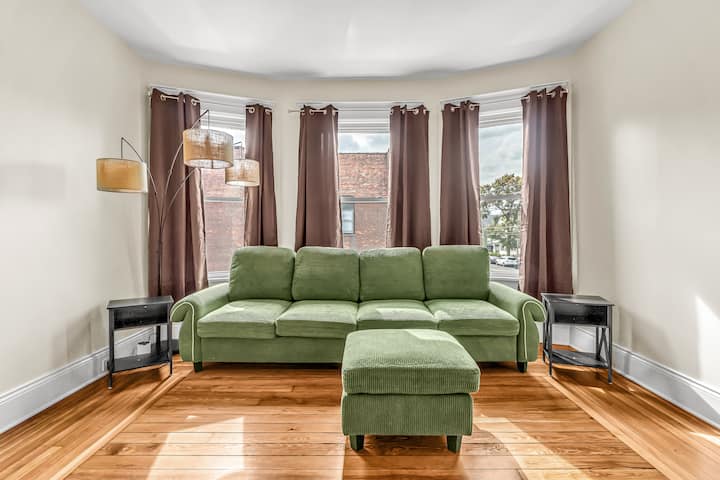 Elegant 2br • Feels Like Home - Bridgeport