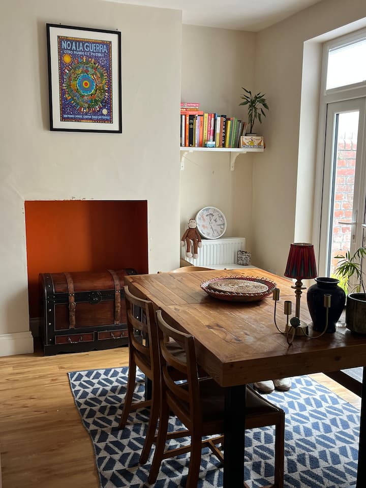 Colourful House With Garden - Brístol