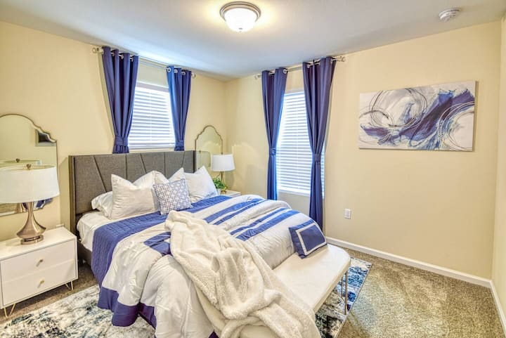 Large Comfortable Central 4 Bed Home | Sleeps 10! - Tallahassee, FL