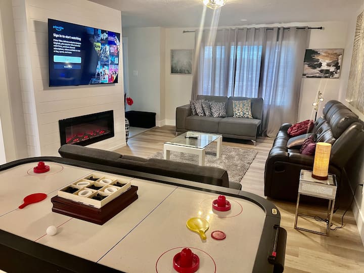 4br Family Retreat Near Yqm | Sleeps 12 - Moncton