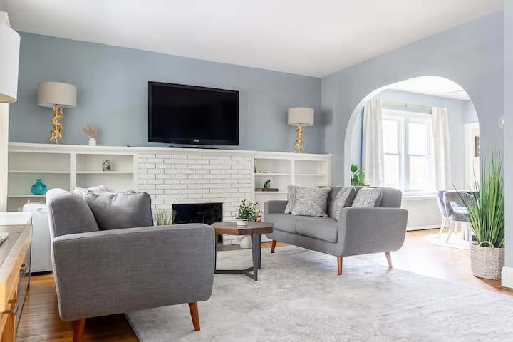 Mid-century Modern Upper Unit - Akron, NY