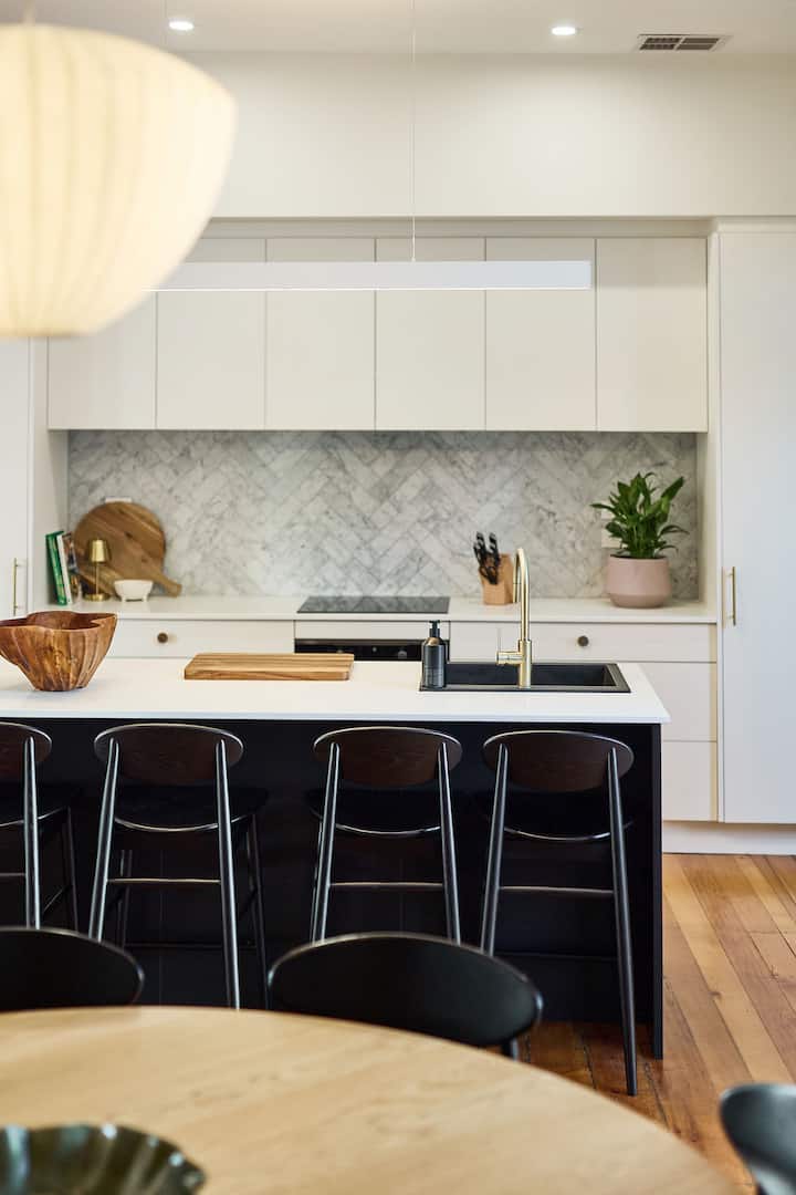 Light, Central & Spacious | Parking Included - Launceston