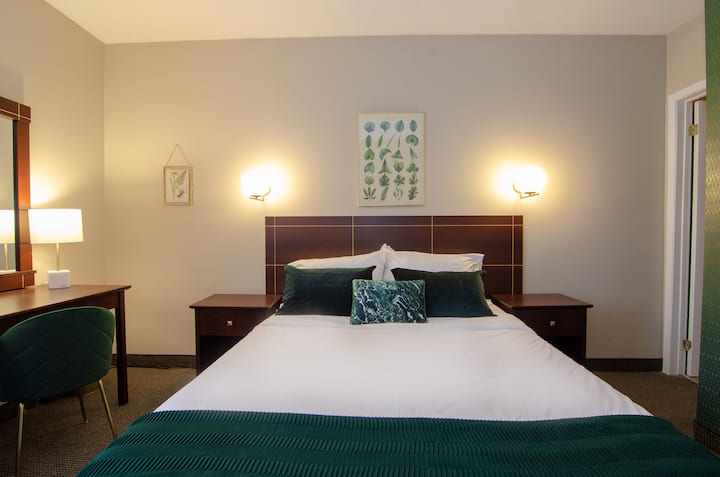 Central Hotel Room Next To Metro - Montreal