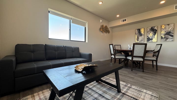 Cozy Hollywood Retreat With Parking - West Hollywood