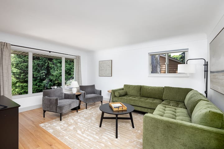 Family Friendly •Close To Old Village/dt •Sleeps 8 - Lake Success, Northville