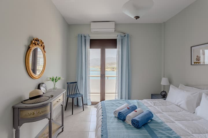 Eclectic Vintage Sea-view Apt - Koutouloufari