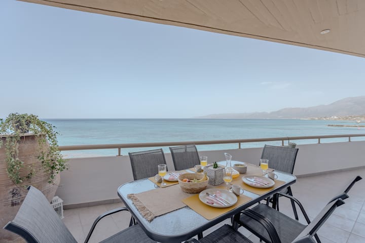 Eclectic Vintage Sea-view Apt - Koutouloufari