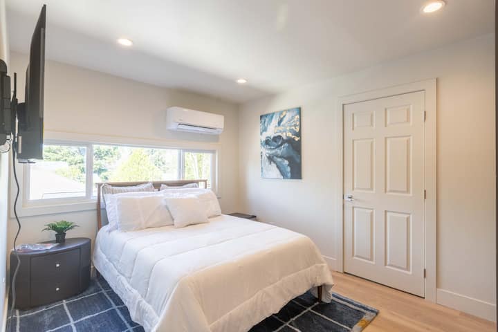 1 Room & Private Bath In A House - Sacramento, CA