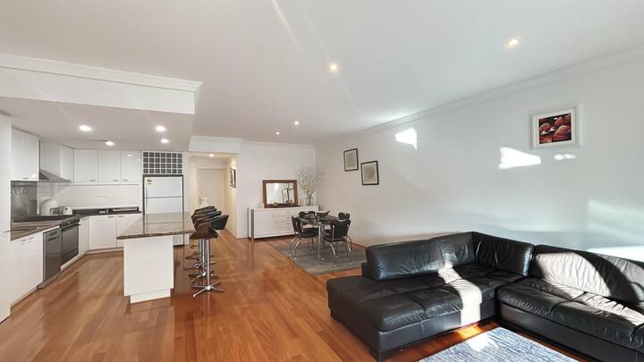 Coastal Canal Retreat In Mandurah - 曼杜拉