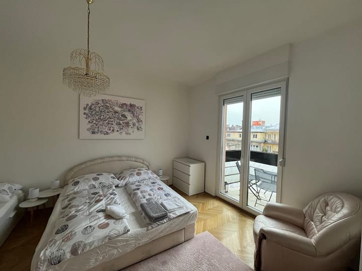 Pozsonyi Street 3br + Balcony Family Retreat - Hungary