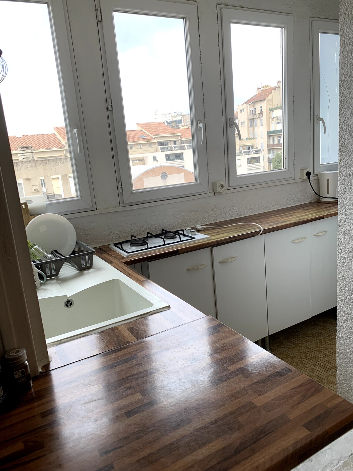 Sunny roommate room - Condominiums for Rent in Marseille, Provence ...