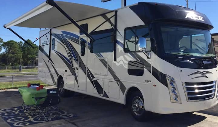 Spacious A.c.e Rv Experience W/ King & Bunk Beds - Lexington, KY