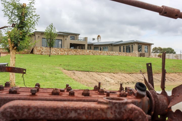 Stones Throw Manor - Krugersdorp