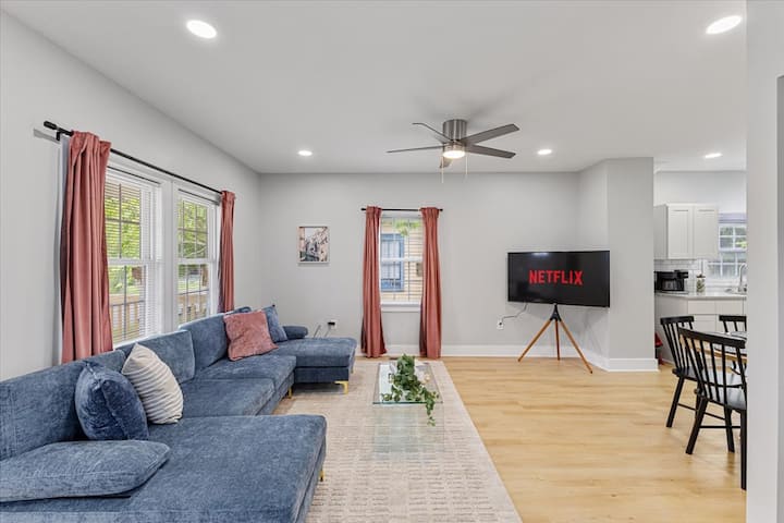 Waterfront Town Escape | Up To 8 Guests - Washington, NC
