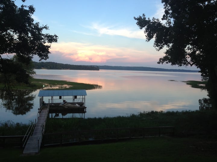 Cozy Lakefront Cabin - Eufaula, AL