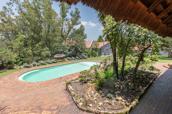 Grand Manor 7 Bed Room - Self Catering - Krugersdorp