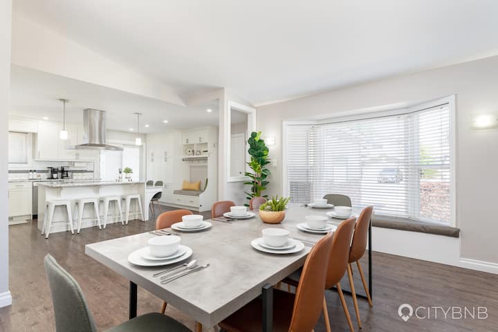 Aldergrove | Sleeps 10 | Hot Tub - Edmonton