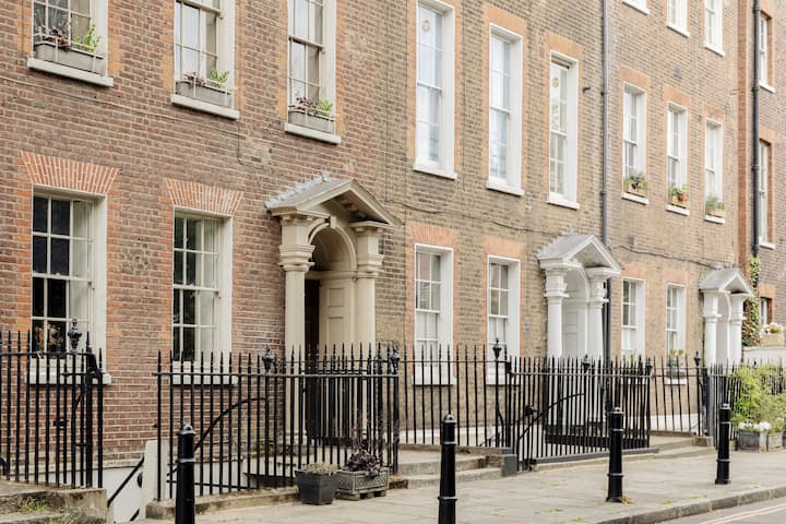 Stylish Flat On Leafy Terrace - Stoke Newington - London