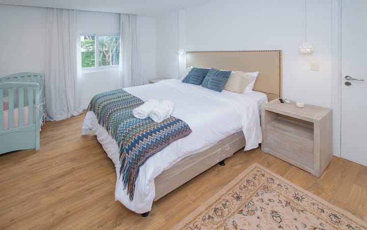 Spacious 2br Apt W/ Crib + Office | Walk To Malls - Paraguay