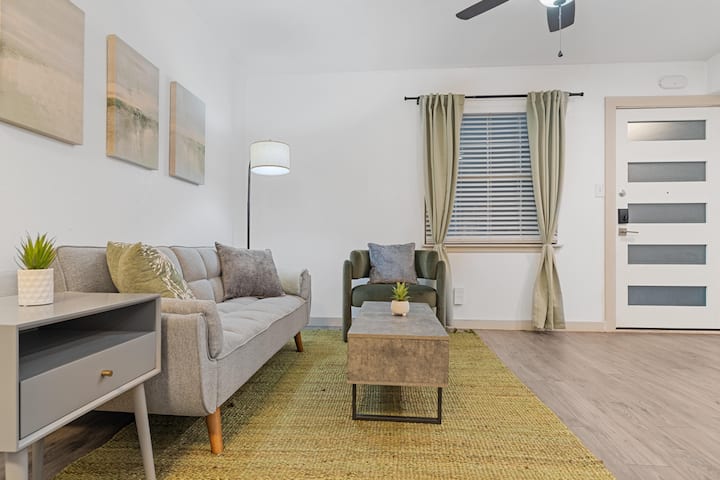 Private Downtown Austin King Suite–close To Ut/acl - Austin, TX