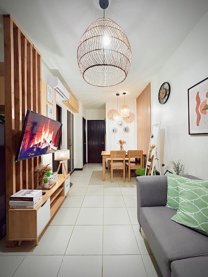 New Chic-boho Big Unit Near Airport With Balcony - Parañaque