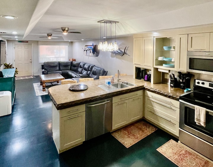 Bayside With Bay Breeze Pet Friendly - South Padre Island, TX