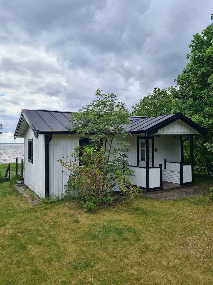 Quiet Cabin By The Lake - Finspång
