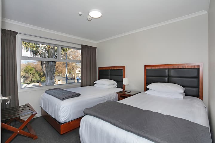 Luxury Bedroom With Spa Bath - Palmerston North