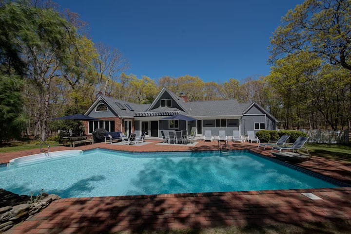 Surf Shack In The Back - Springs, NY