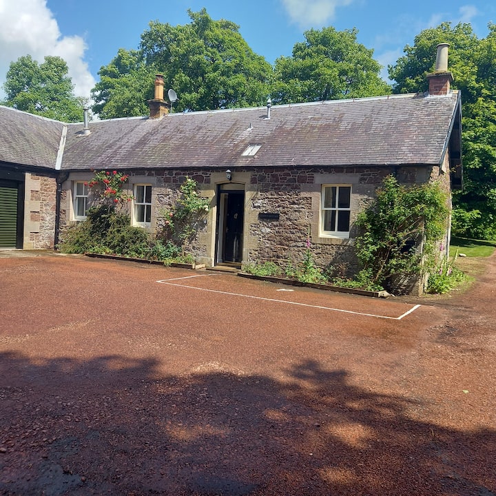 Grooms Cottage, Near Biggar - Biggar