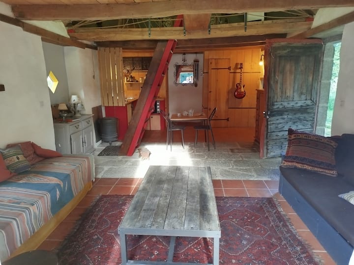 Petit Gîte Insolite Entouré De Verdure - Corrèze