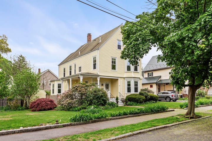 Sunny, Spacious And Gorgeous - Salem, MA