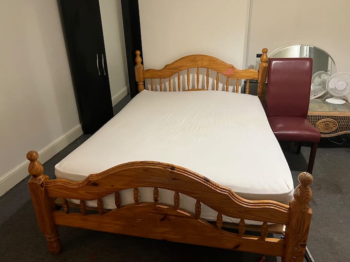 Shared, 3 Bedroom House With 2 Rooms Available - Loughborough