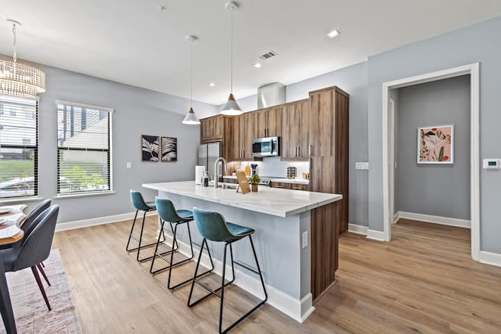 2bdr W/balcony In Dt W/rooftopfirepits+private Gym - Dallas, TX