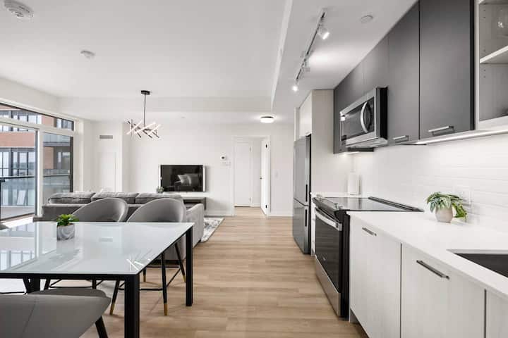 Luxurious 4br Penthouse | City & Lake Views - Toronto