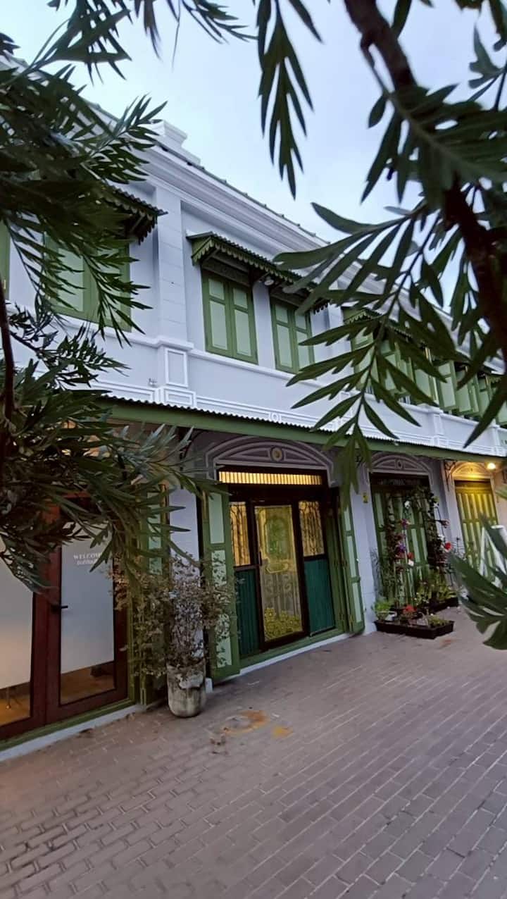 Dr. Donn's Duplex - Bangkok