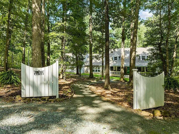 Peaceful Woodland Nature Retreat - Hillsborough, NC