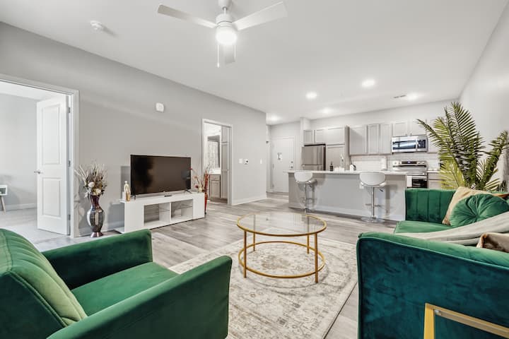 Close To All | Bright & Clean - Zionsville, IN