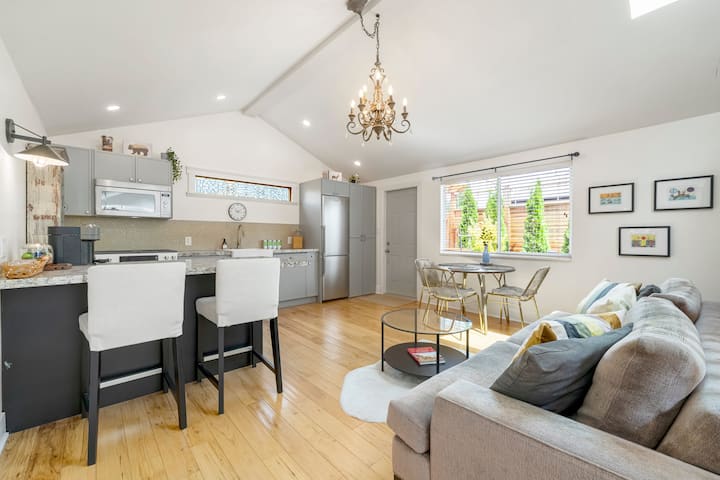 Skylight Cottage - Grouse Mountain