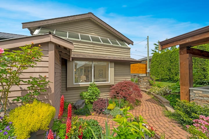 Skylight Cottage - Vancouver