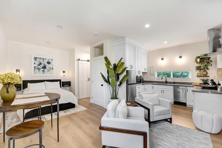 Cozy Studio - Westlake Village, CA