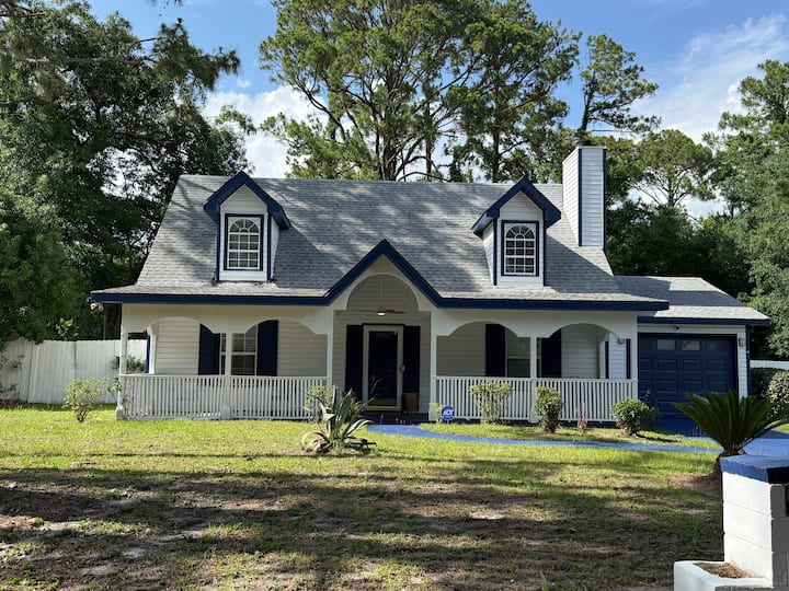Charming & Cozy ~ Near Shopping - Brunswick, GA