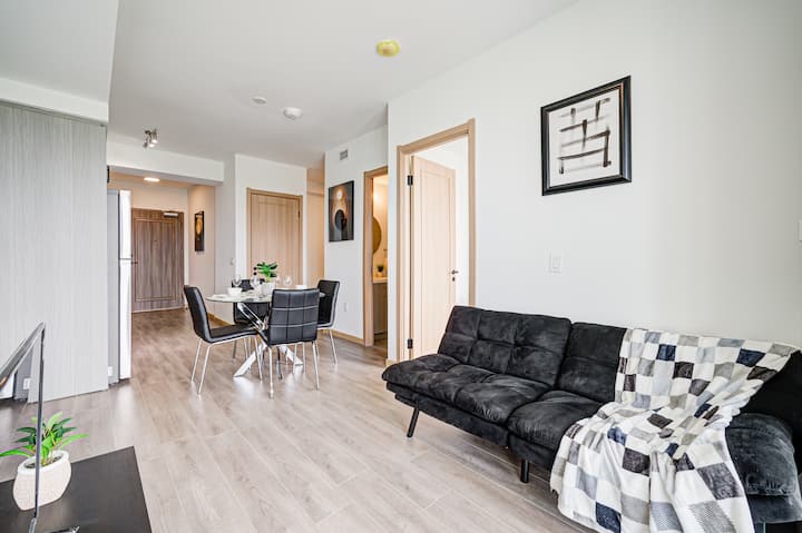Two Bdrm Condo With Free P, Wifi, Big Balcony - Toronto